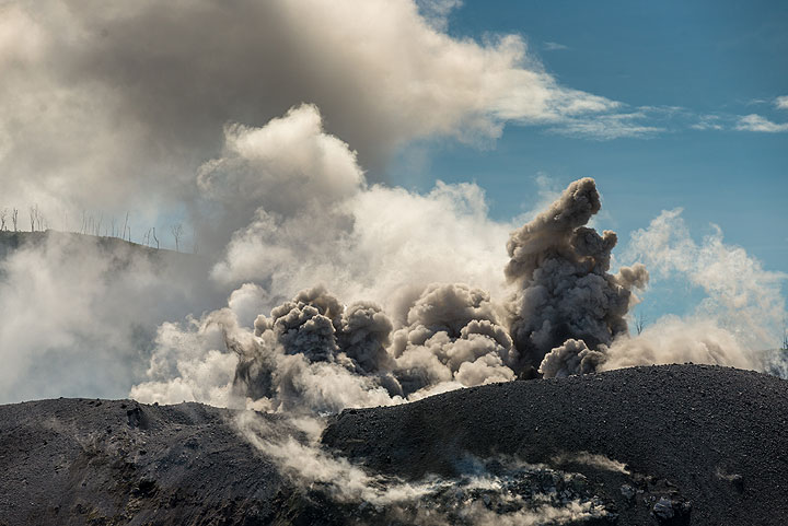 Ibu volcano (Halmahera, Indonesia) photos Nov 2014: eruptions from the ...