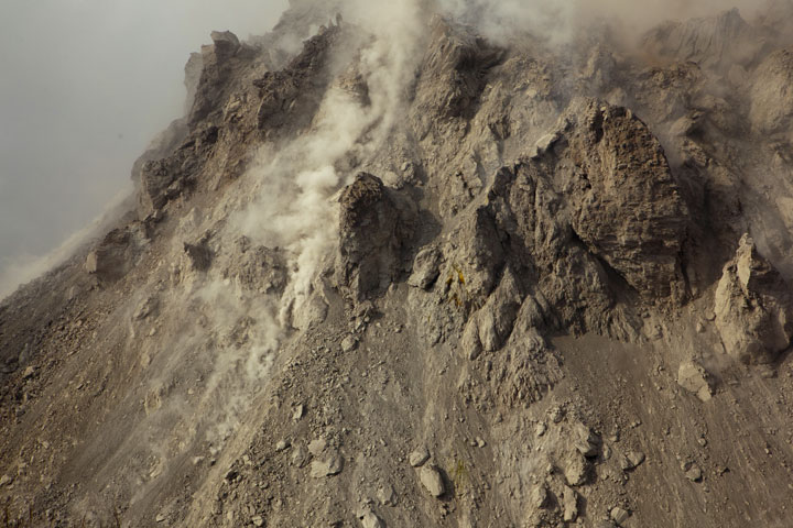 Paluweh Volcano: Photos of the new Lava Dome in Dec 2012