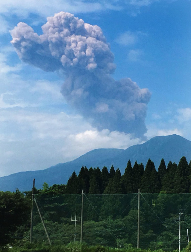 Shinmoedake (Kirishima Volcano Group, Japan): 2 Eruptions over the Past ...