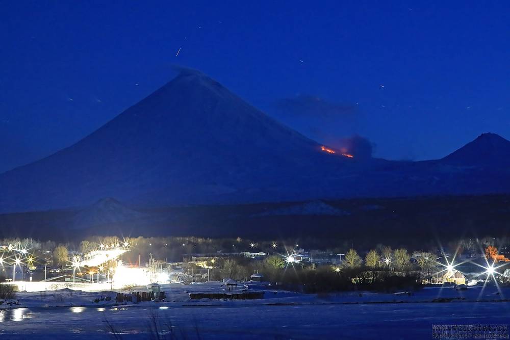 Klyuchevskoy Volcano (Kamchatka): Flank-to-lateral Eruption Continues ...