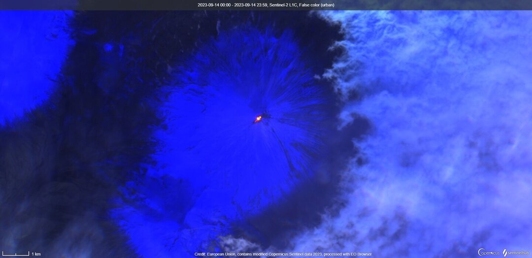 Klyuchevskoy Volcano (Kamchatka): Eruption Continues With Lava Flows ...