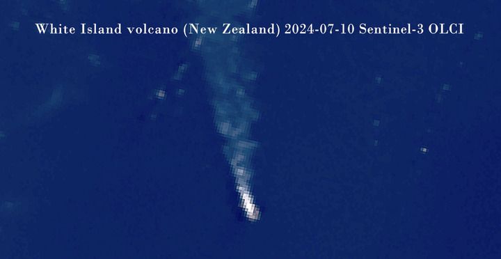 White Island Volcano (New Zealand): More Vigorous gas and Steam Plume ...