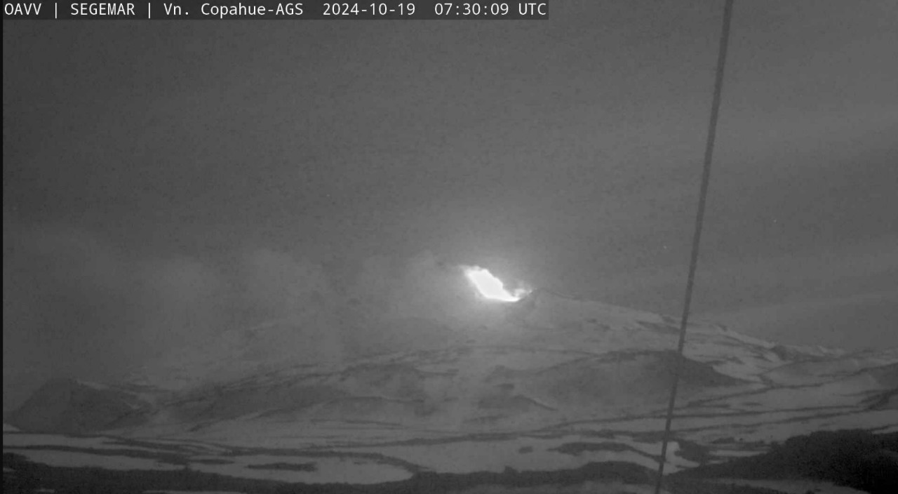 Copahue Volcano (Chile/Argentina): new Eruption | VolcanoDiscovery