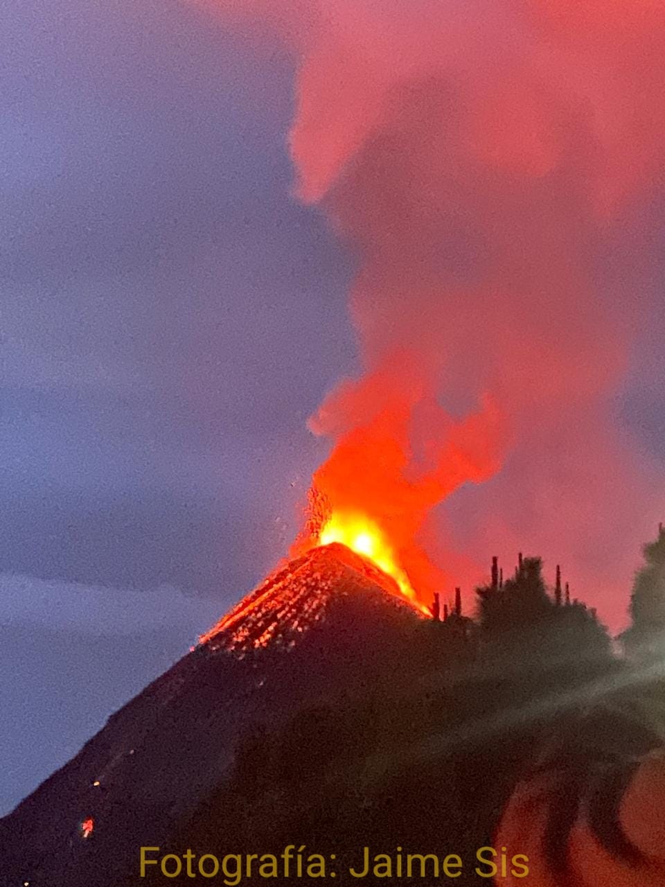 Fuego Volcano (Guatemala): Strong Pyroclastic Flows, Intense Lava Flow ...