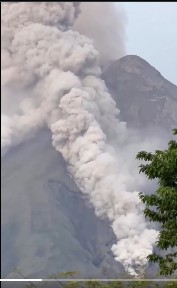 Mayon Volcano (Philippines): Eruption Continues from new Lava Dome ...