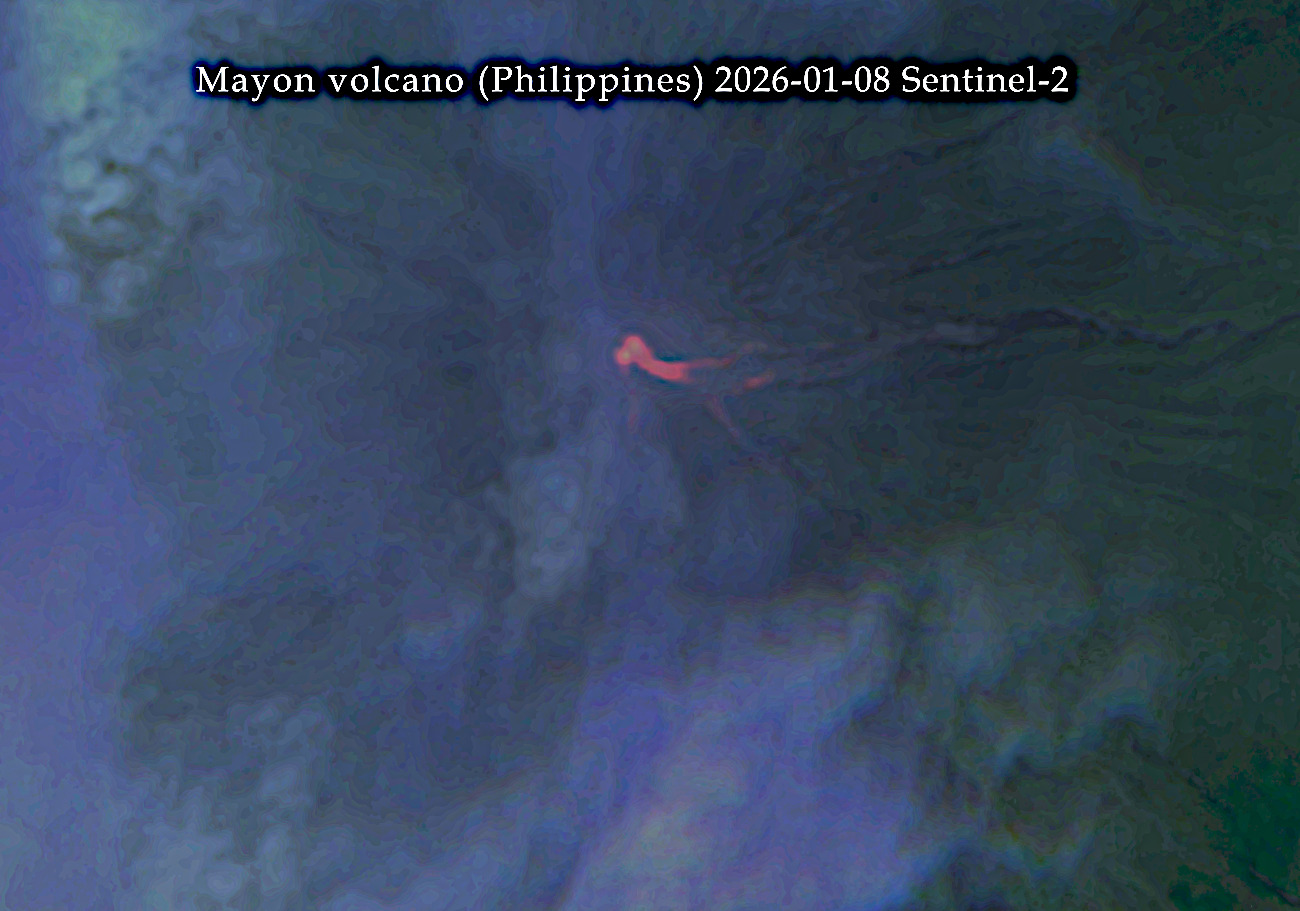 Mayon Volcano (Philippines): new Eruption at Summit, Incandescent ...